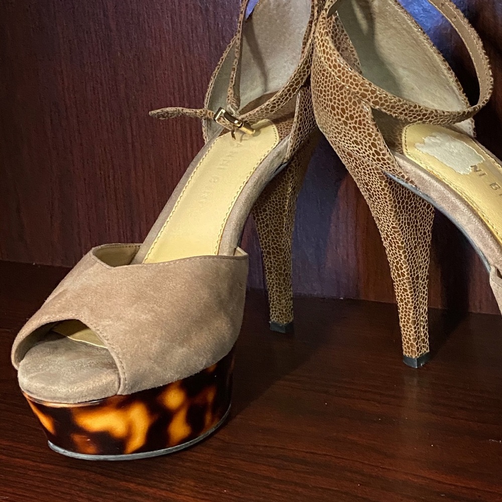 Tortoise, Tan & Gold Platform Heels - Gem